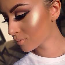 What is Face Highlighter? - makeupadda